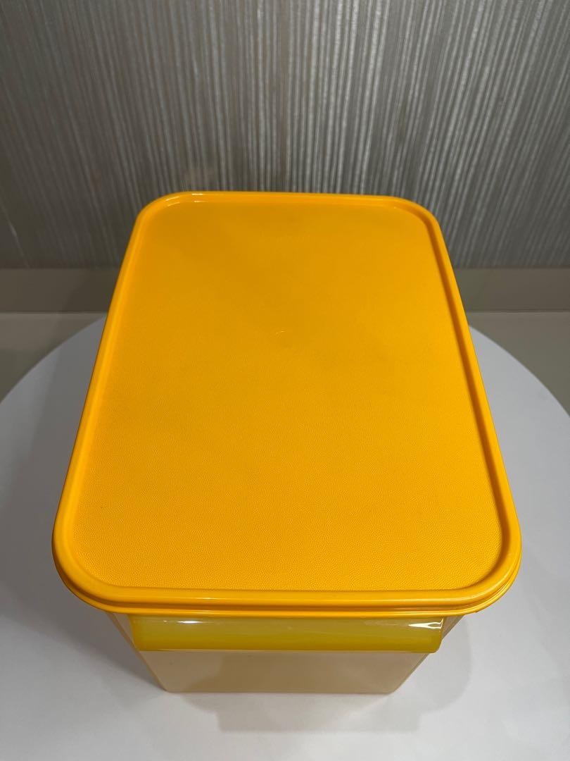 Tupperware Kotak Besar Kuning Orange, Kitchen & Appliances di Carousell