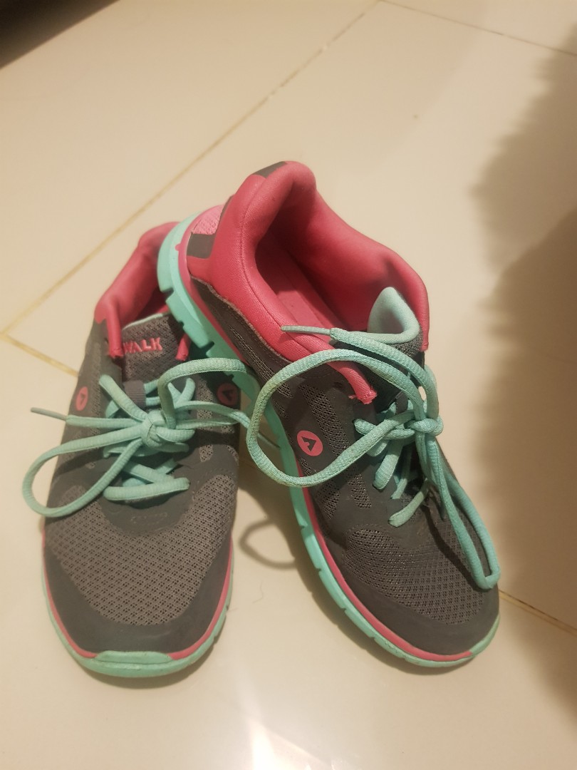 Airwalk Running Shoes, Women's Fashion, Footwear, Sneakers on Carousell
