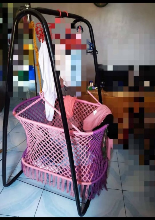 Masinsin Duyan with thick metal stand, Babies & Kids, Baby Nursery ...