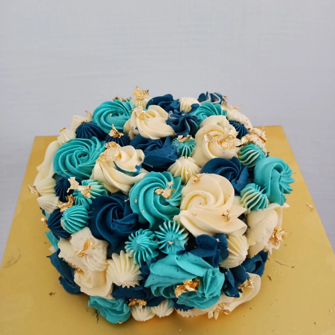 Halal Cakes, Food & Drinks, Homemade Bakes on Carousell