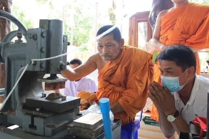 LP Maha Sila Teacher ( LP Saman Rian Chareonpon Roon Reak 1st Batch ...