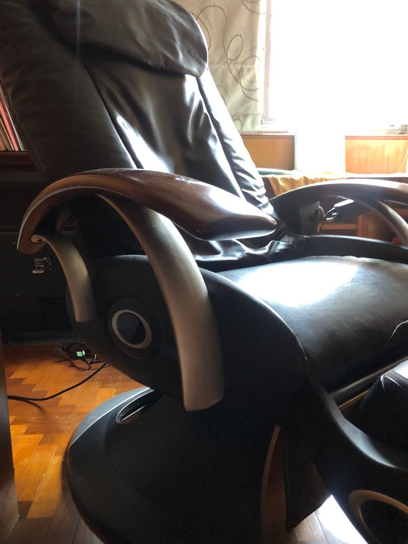 OSIM massage chair iMEDIC-200, TV & Home Appliances, Other Home ...