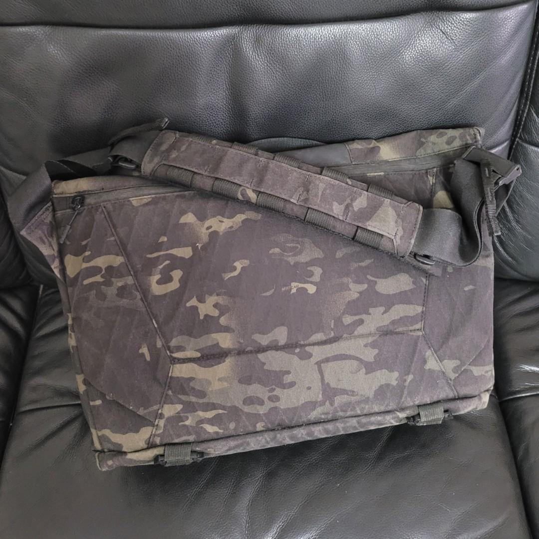 TAD 15L Parallax Messenger VX, Men's Fashion, Bags, Sling Bags on Carousell