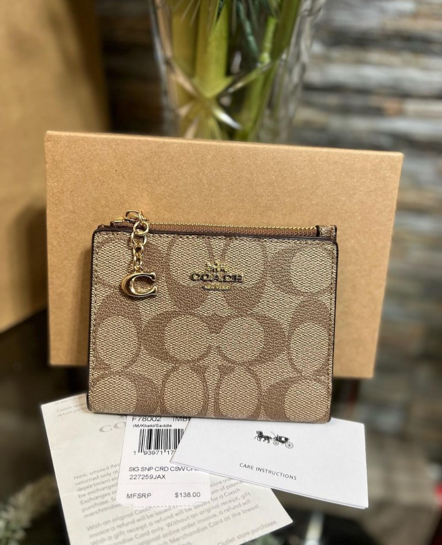 Coach Snap Card Case in Signature Canvas, Women's Fashion, Bags ...