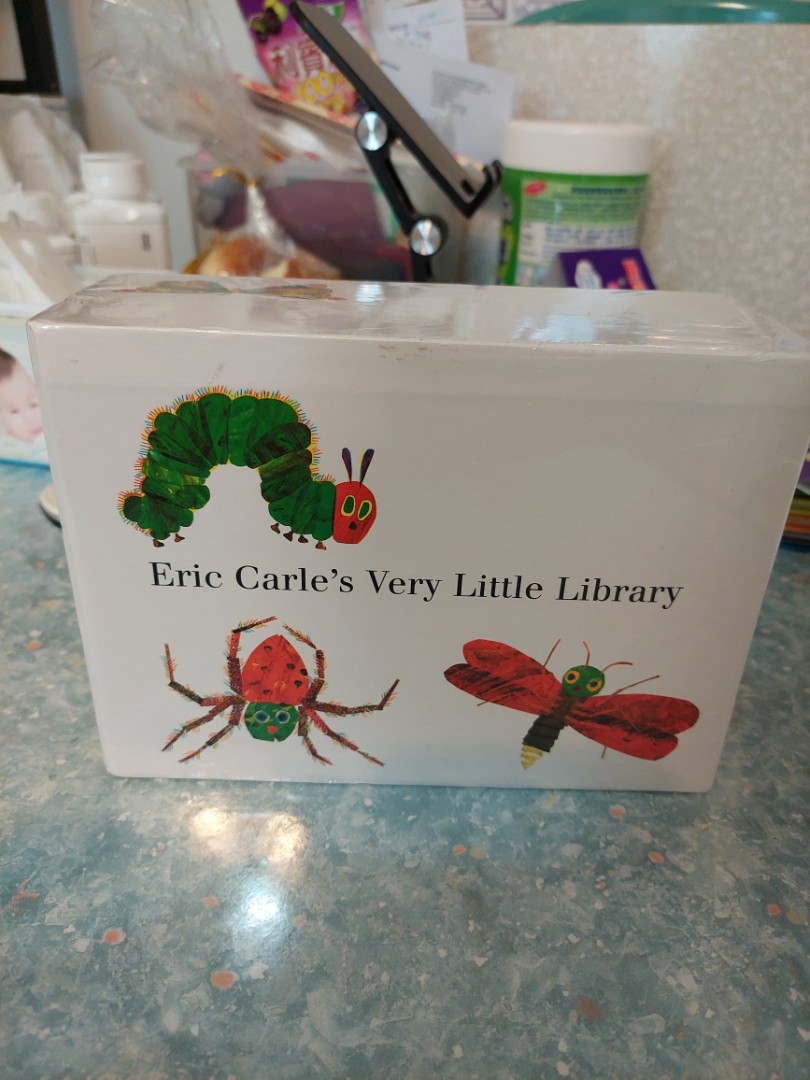 全新Eric Carle Very Little Library套書, 興趣及遊戲, 書本 & 文具, 小朋友書 on Carousell