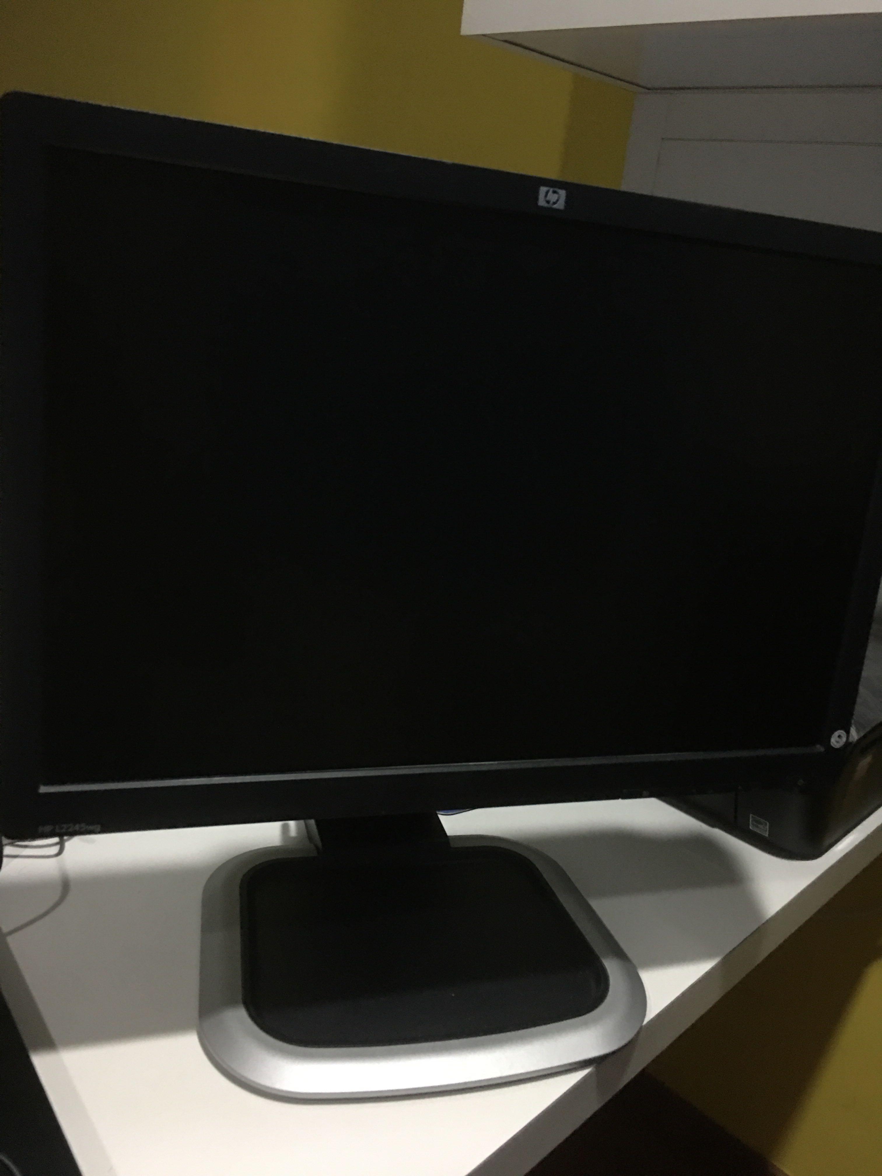 HP 22 inch LCD Colour Monitor L2245wg (adjustable height and can swivel ...