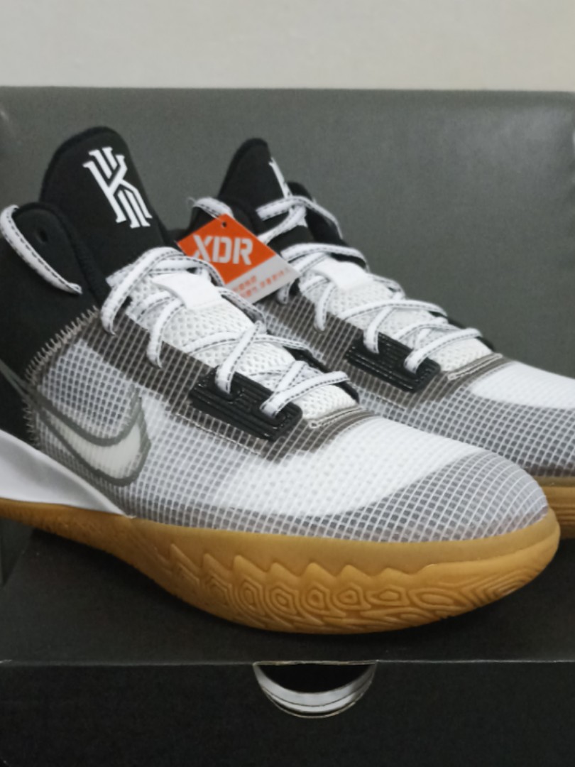 Kyrie flytrap IV Metallic cool grey, Men's Fashion, Footwear, Sneakers ...
