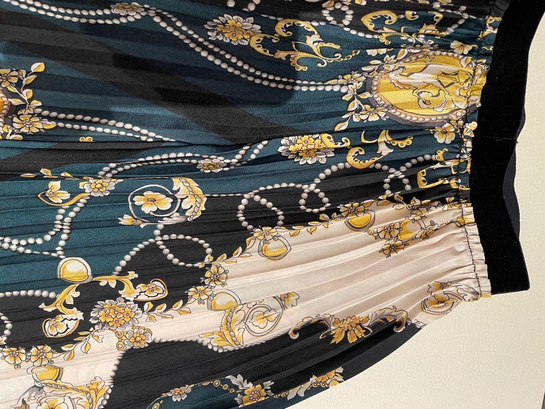 Pleated floral akirt, Women's Fashion, Bottoms, Skirts on Carousell