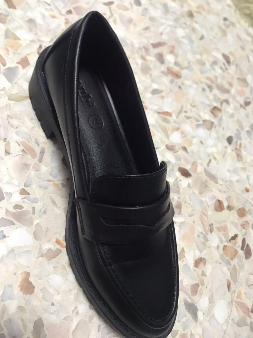 Rubi Lucy Loafer, Women's Fashion, Footwear, Loafers on Carousell