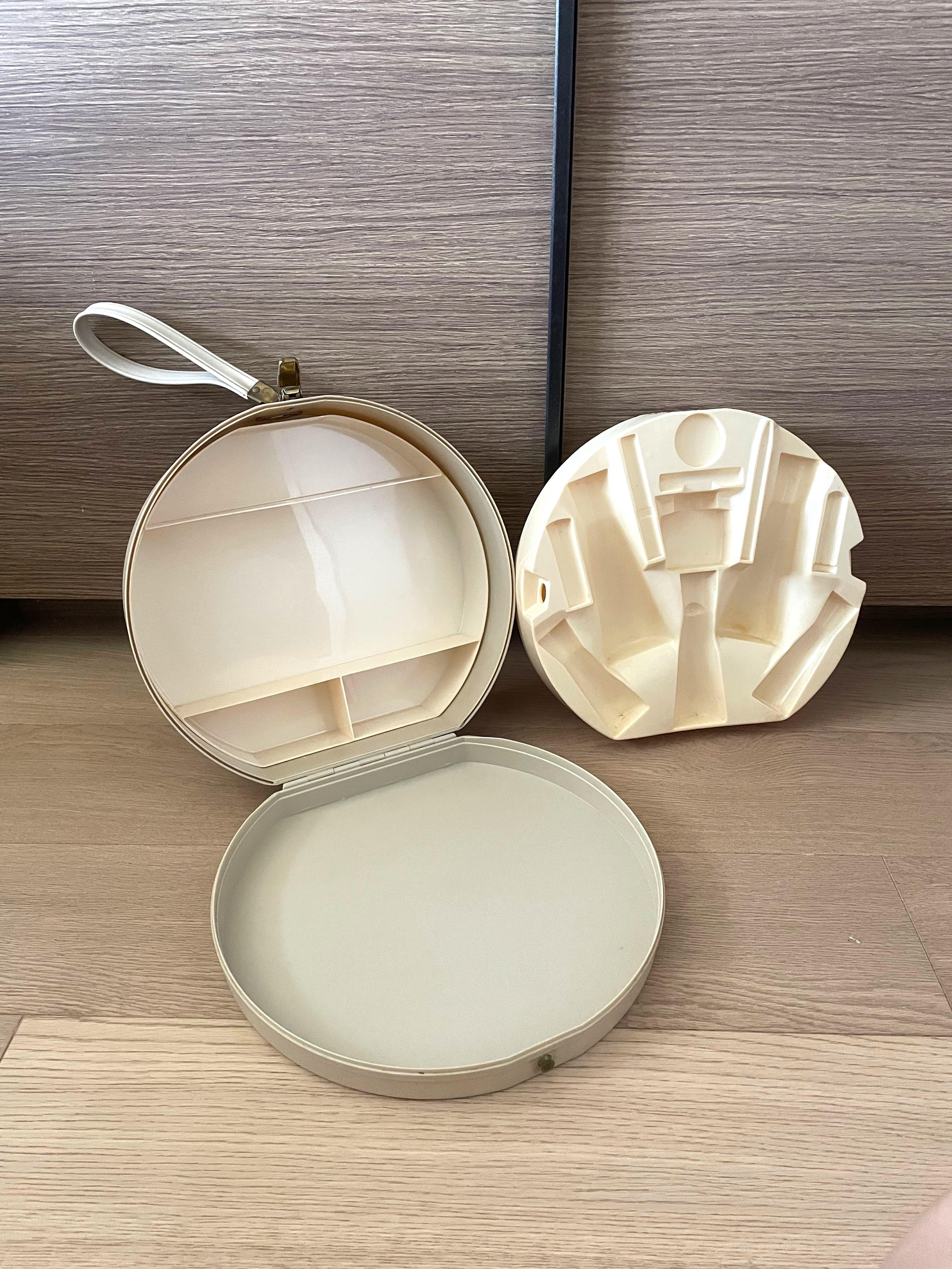 Vintage Round Vanity Case / Travel Case, Women's Fashion, Bags ...