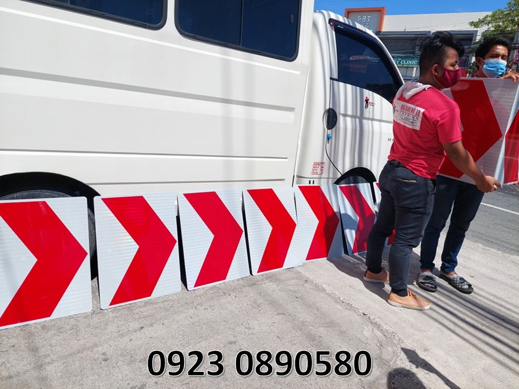 Chevron signages 22, Commercial & Industrial, Construction Tools ...