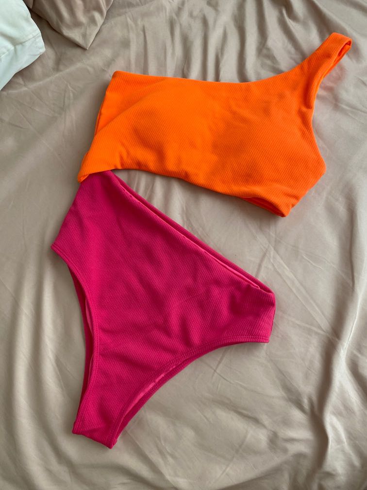 Color block one piece swimsuit, Women's Fashion, Swimwear, Bikinis ...