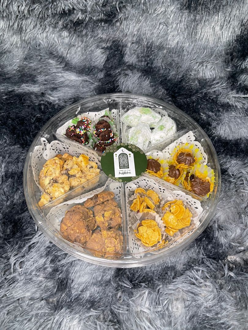 KUEH RAYA PLATTER, Food & Drinks, Homemade Bakes on Carousell