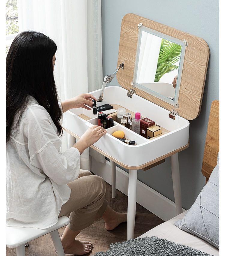 Minimalist Makeup Table | Saubhaya Makeup