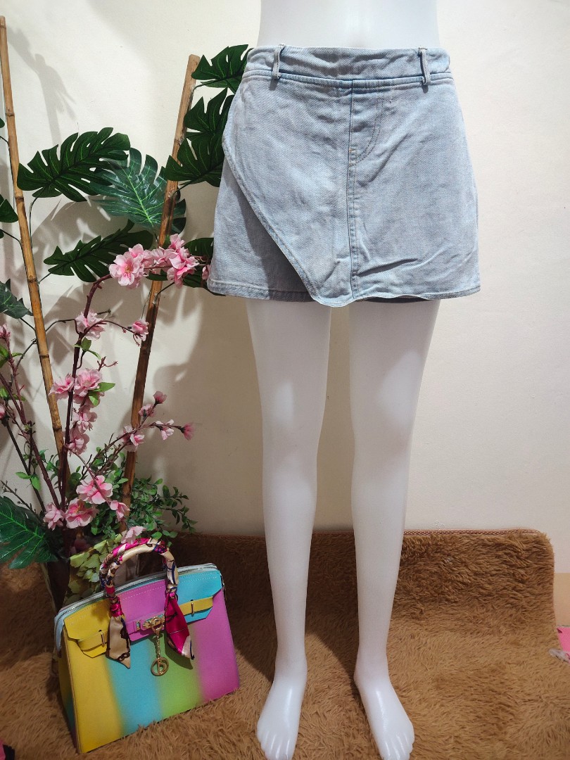 Palda short, Women's Fashion, Bottoms, Shorts on Carousell
