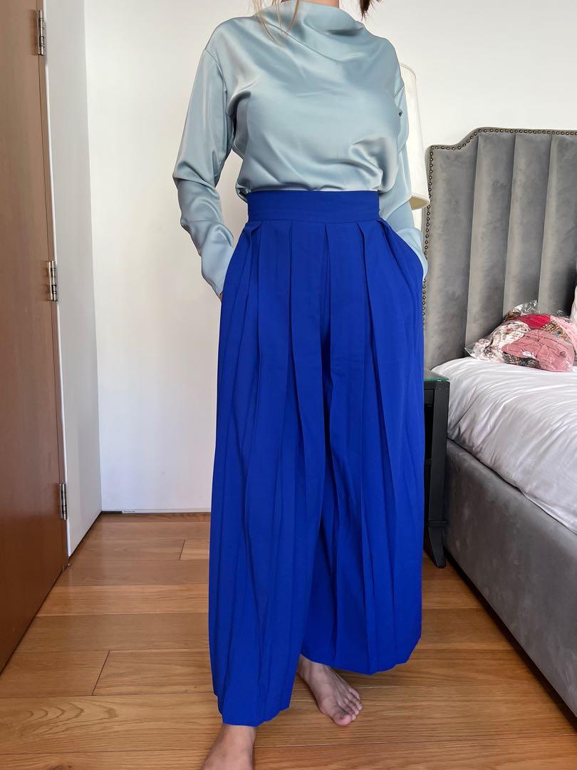 Get Ready to Rock: How to Style Royal Blue Pants Like a Fashionista ...