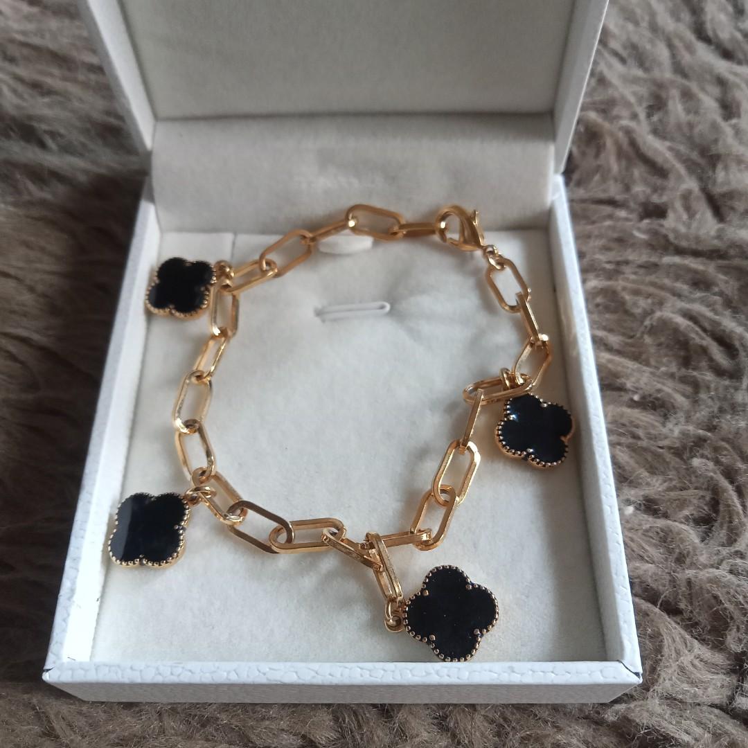 VCA Set Collection, Women's Fashion, Jewelry & Organizers, Necklaces on ...