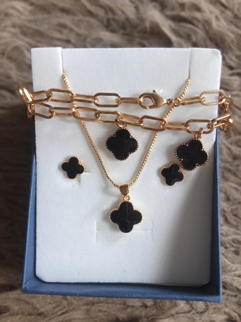 VCA Set Collection, Women's Fashion, Jewelry & Organizers, Necklaces on ...