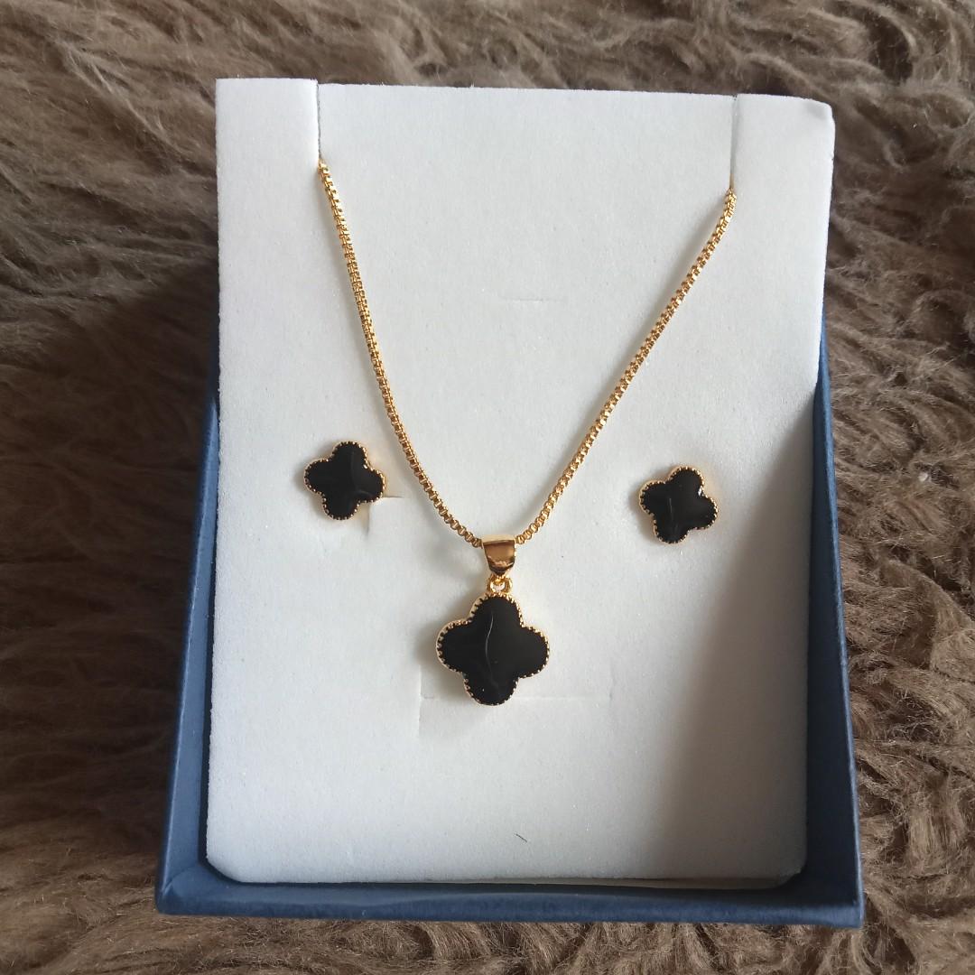 VCA Set Collection, Women's Fashion, Jewelry & Organizers, Necklaces on ...