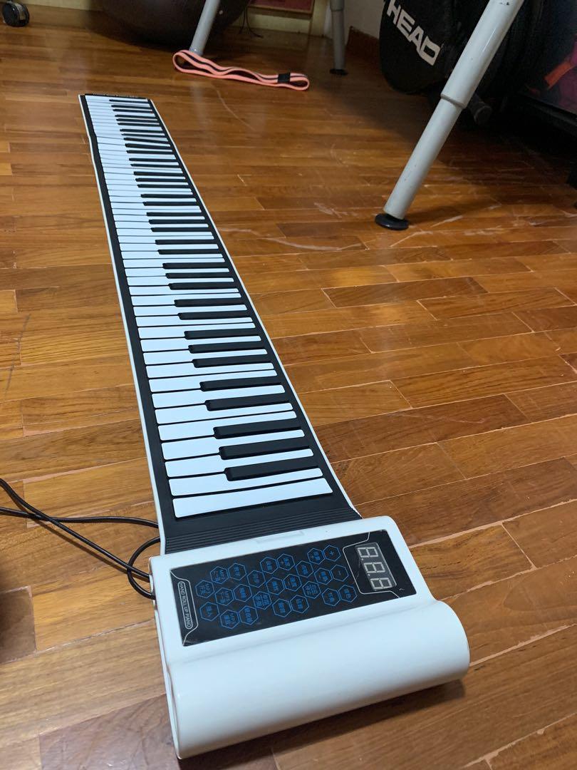 Hand roll up piano - 88 keys, Hobbies & Toys, Music & Media, Musical Instruments on Carousell
