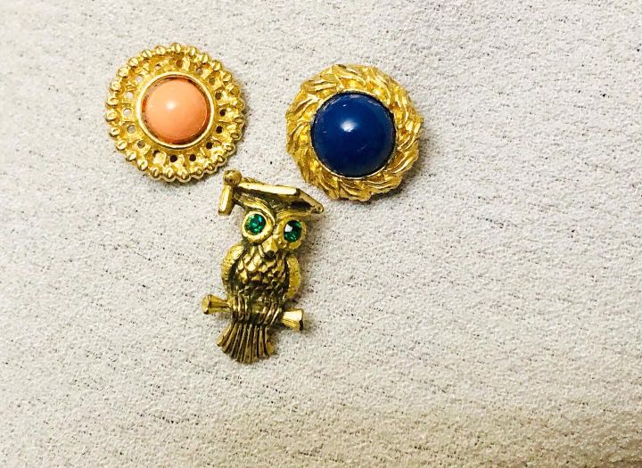 Vintage miniature pins, Women's Fashion, Jewelry & Organizers, Brooches ...