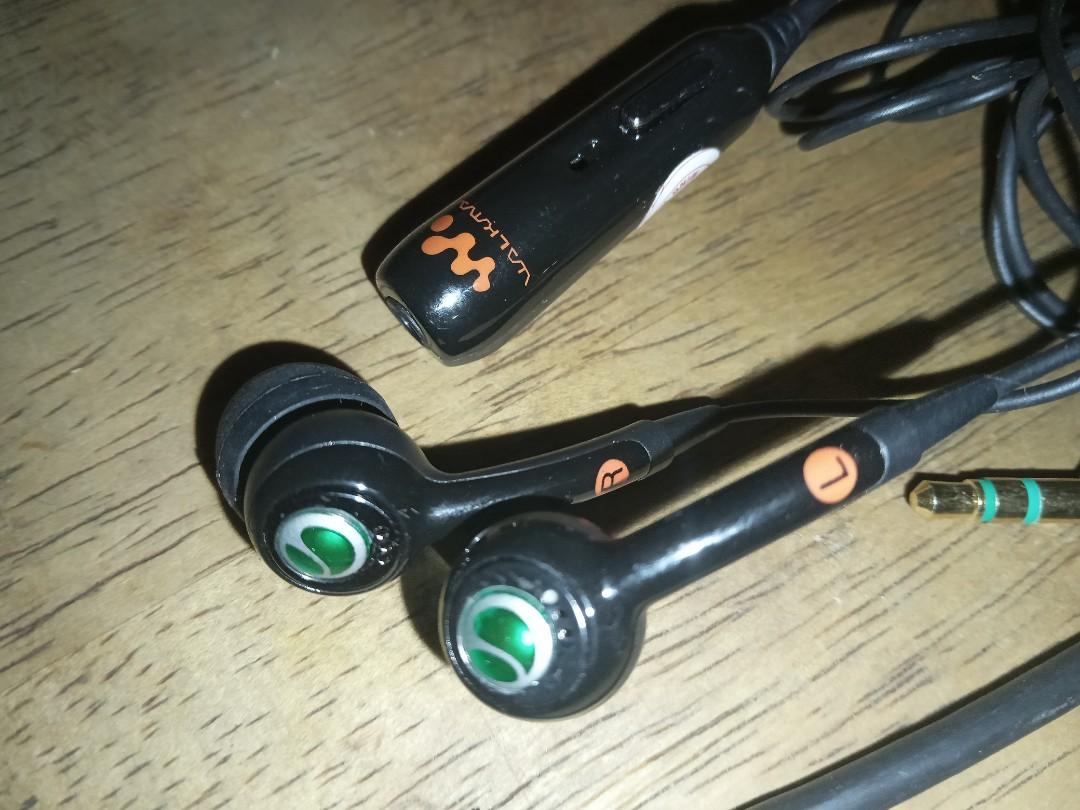 Vintage SONY ERICSSON WALKMAN, Audio, Earphones on Carousell