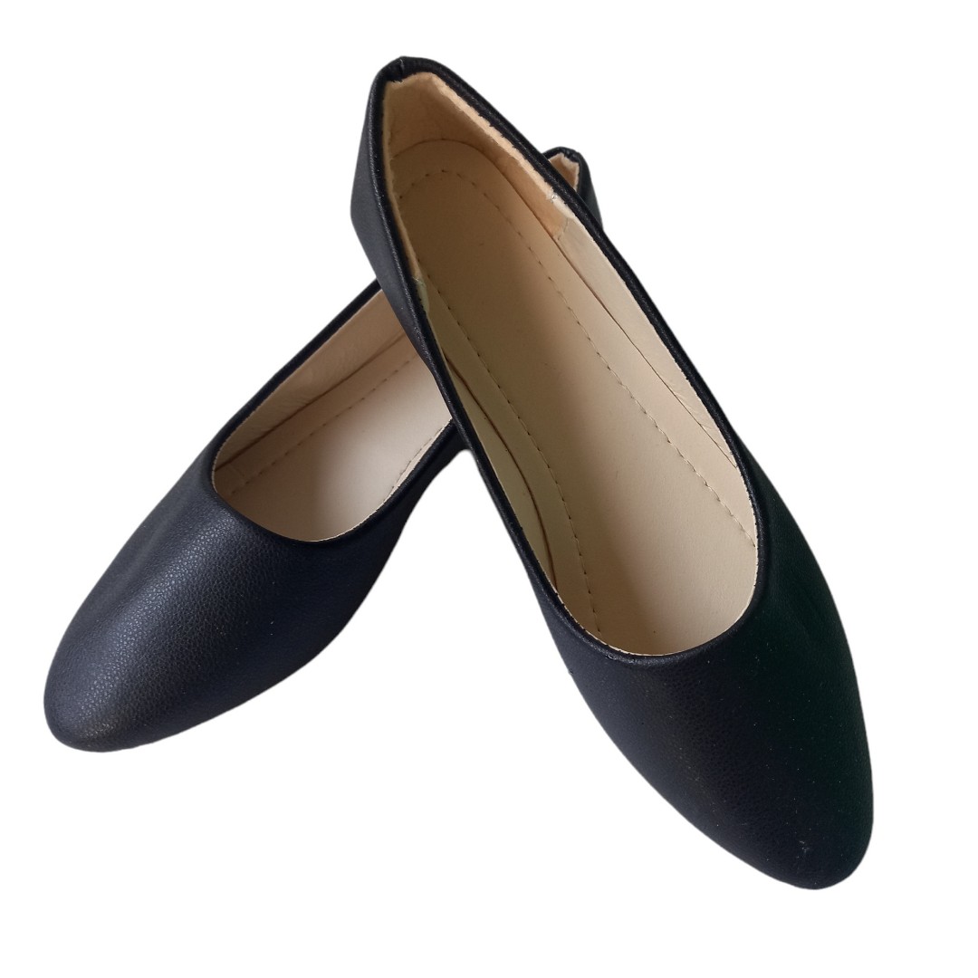 ORDINARY FLATS, Women's Fashion, Footwear, Flats & Sandals on Carousell