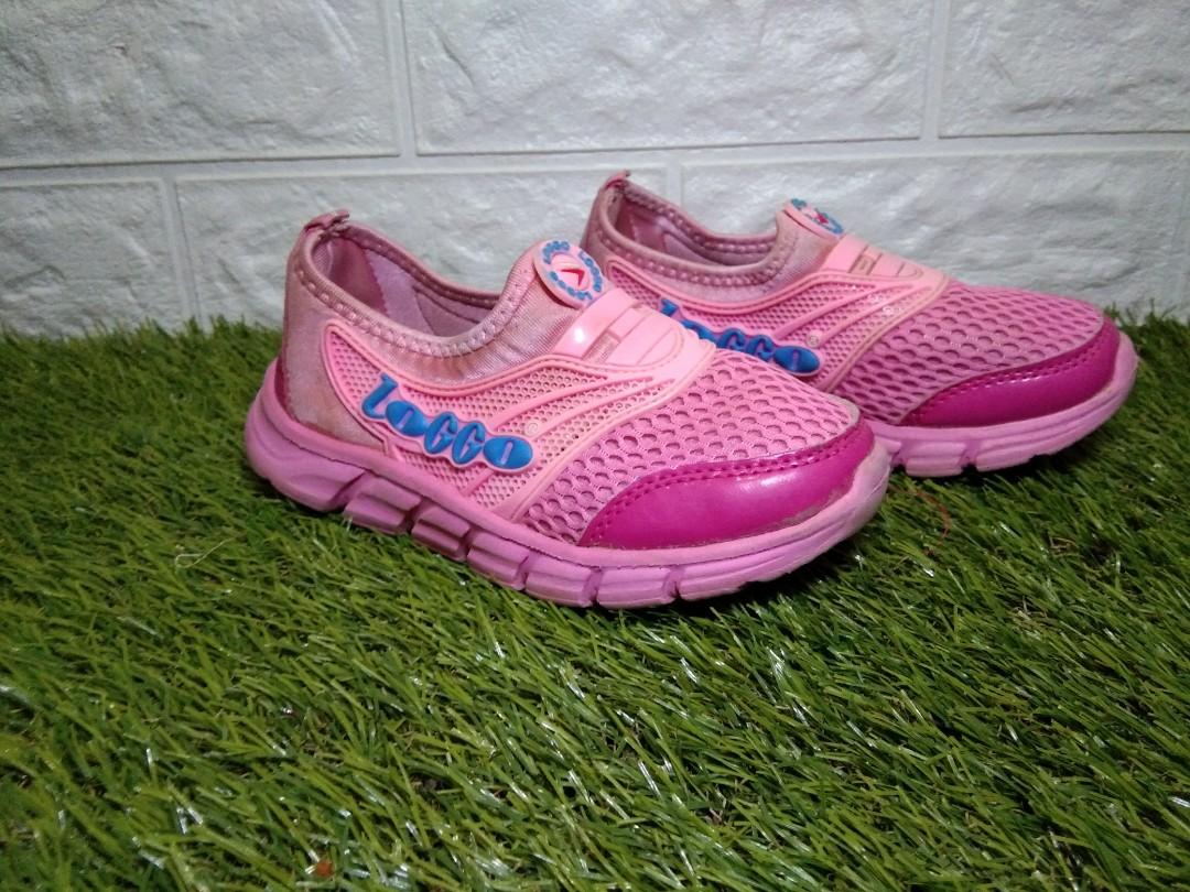 Sepatu pink anak, Bayi & Anak, Lainnya di Carousell