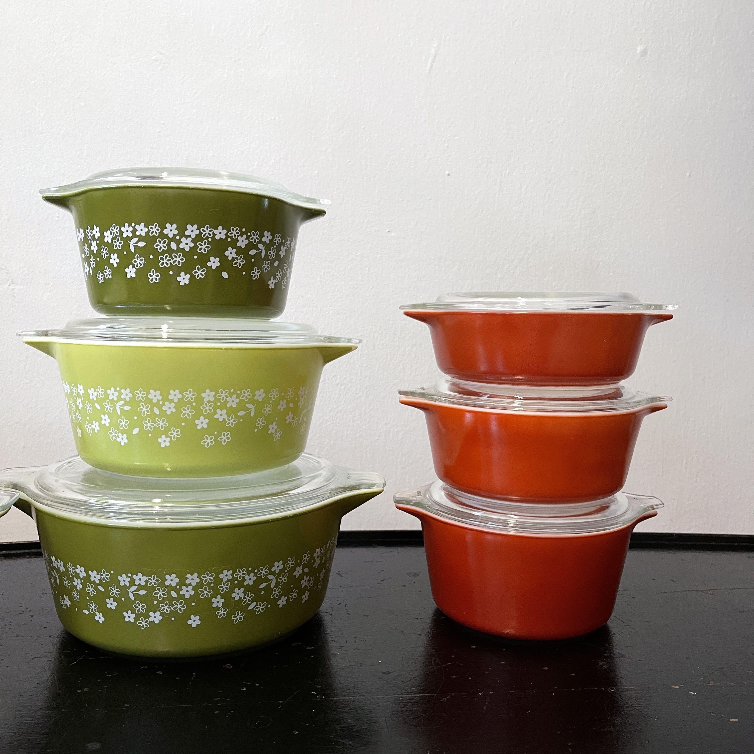 Vintage Pyrex size comparison pictures -read description please ...