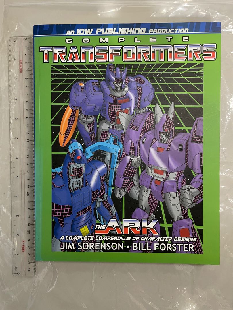95%新 IDW出版社 絕版設定資料畫集 Transformers : The complete Ark G1 變形金剛, 興趣及遊戲, 書本 ...