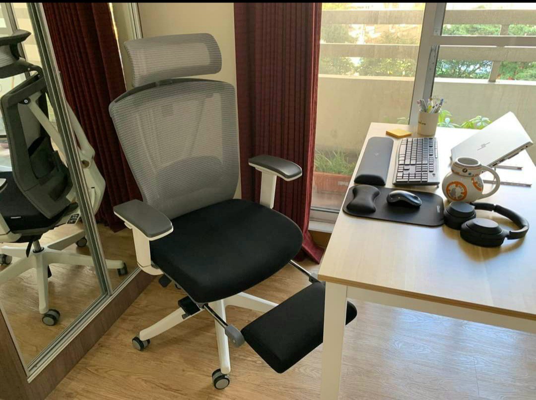 Aofeis ErgoChair with Leg Rest and Office Table, Furniture & Home ...