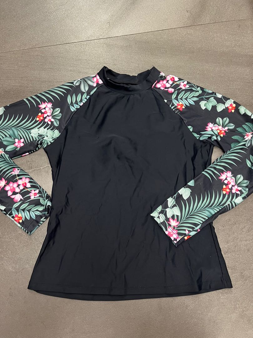 rash guard and shorts shein set, Women's Fashion, Swimwear, Rash guard ...