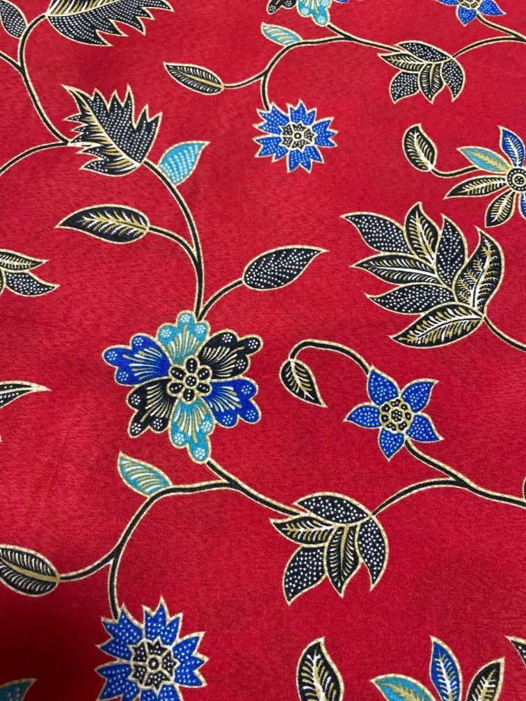 Red Kain Batik Wrap, Women's Fashion, Muslimah Fashion, Baju Kurung ...