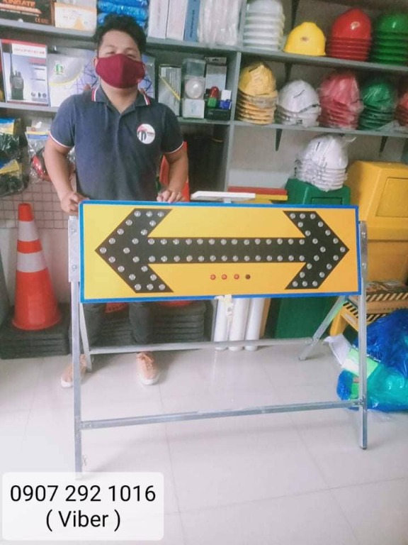 Solar light arrow board 16, Commercial & Industrial, Construction ...
