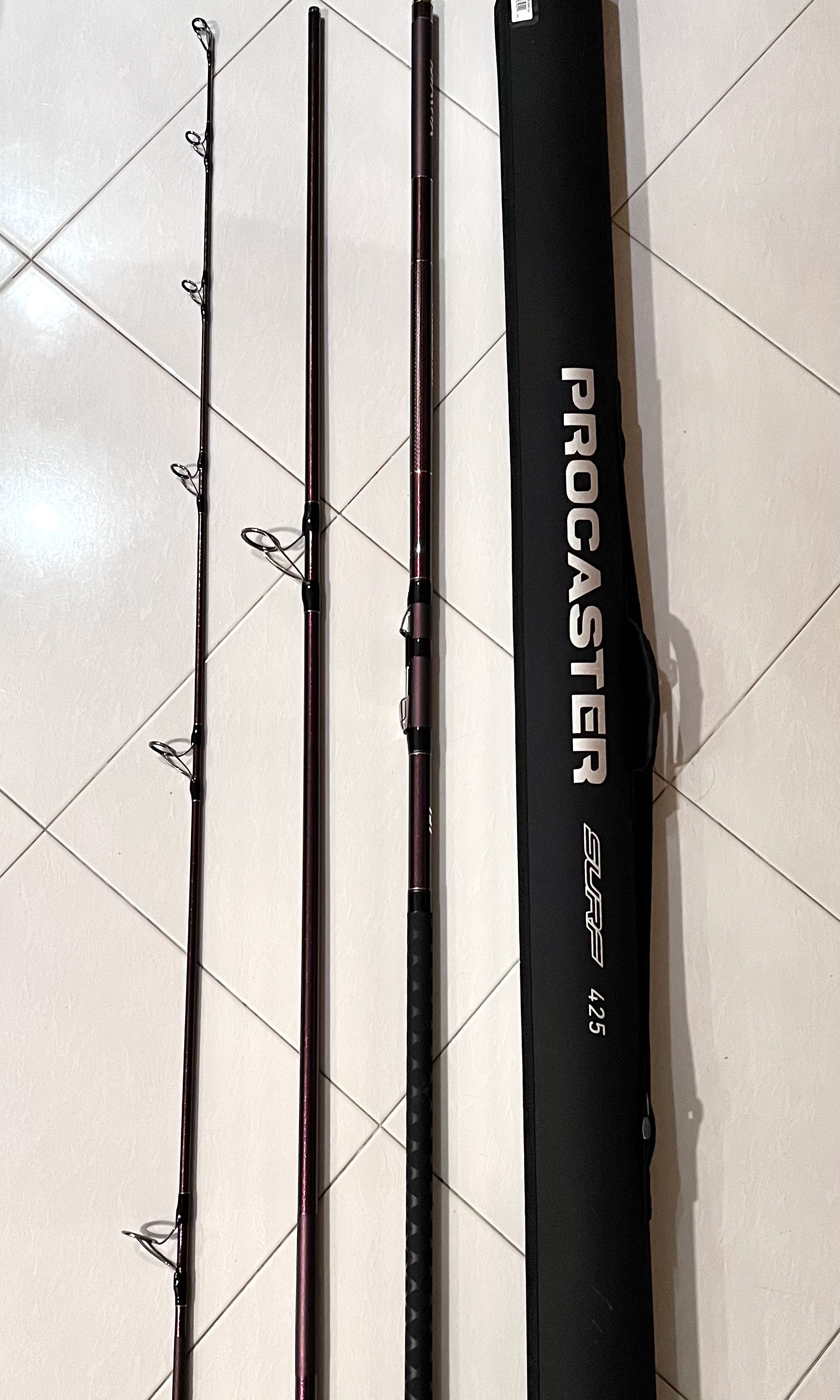 2021 Daiwa PROCASTER SURF 425 surf rod., Sports Equipment, Fishing on ...