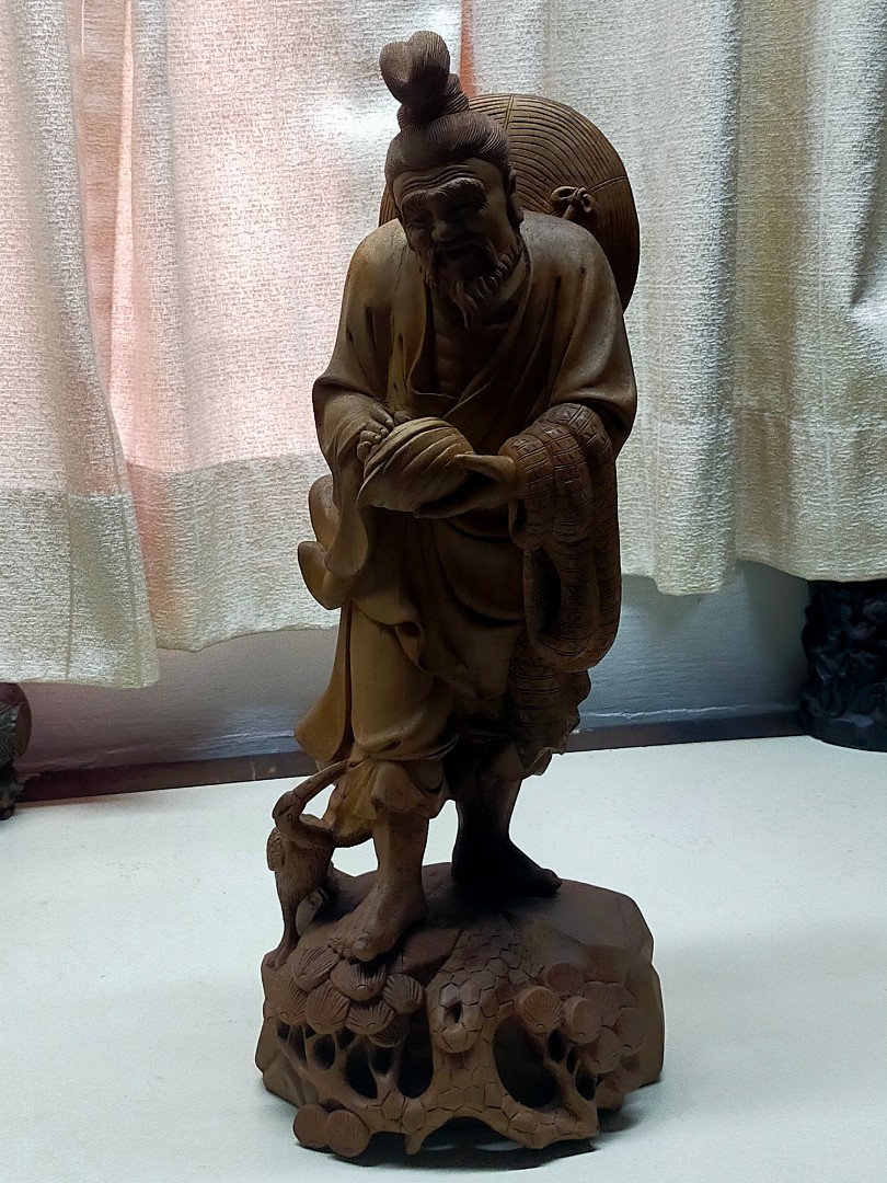 An old man picks up a large clam, Hobbies & Toys, Memorabilia ...