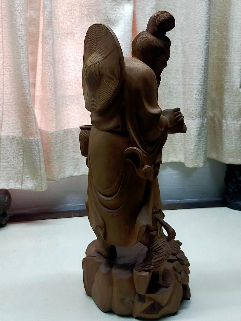 An old man picks up a large clam, Hobbies & Toys, Memorabilia ...