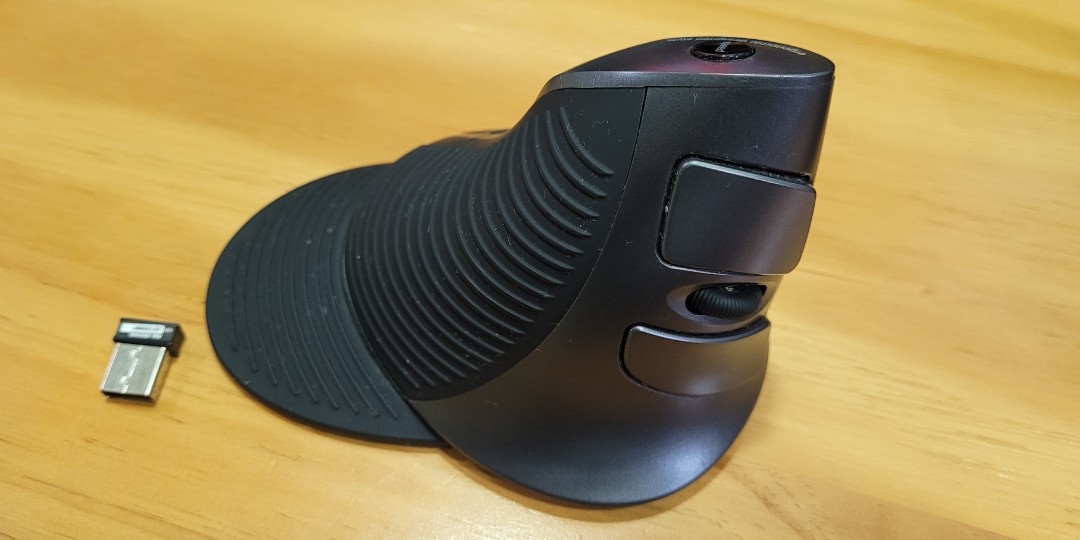 Ergonomic wireless mouse, Computers & Tech, Parts & Accessories, Mouse ...