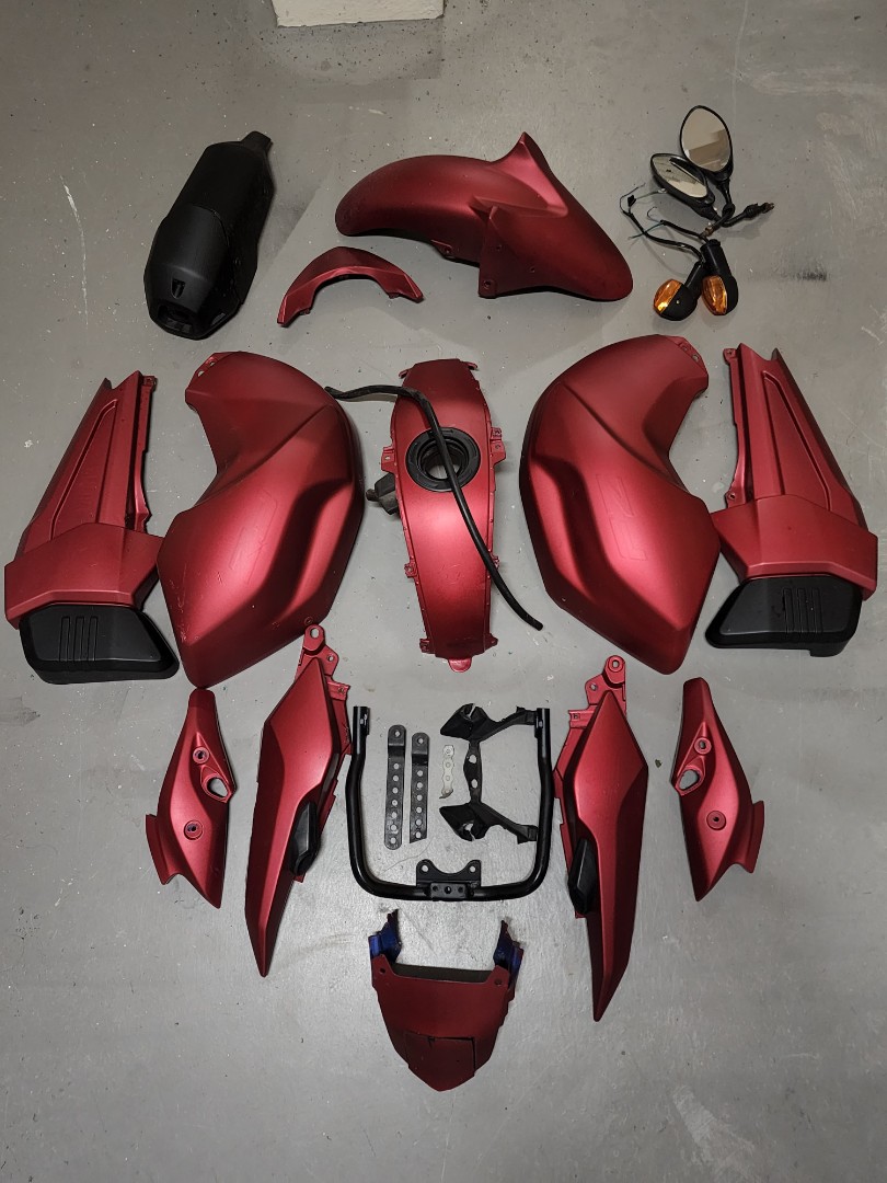 FZ16 RED COVER SET, Motorcycles, Motorcycle Accessories on Carousell