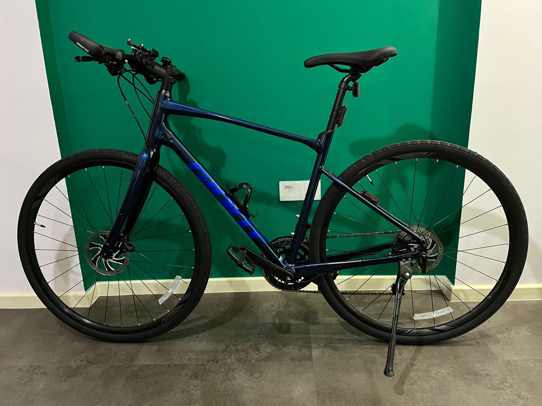 GIANT REVOLT-F2/FASTROAD SL2, Sports Equipment, Bicycles & Parts ...