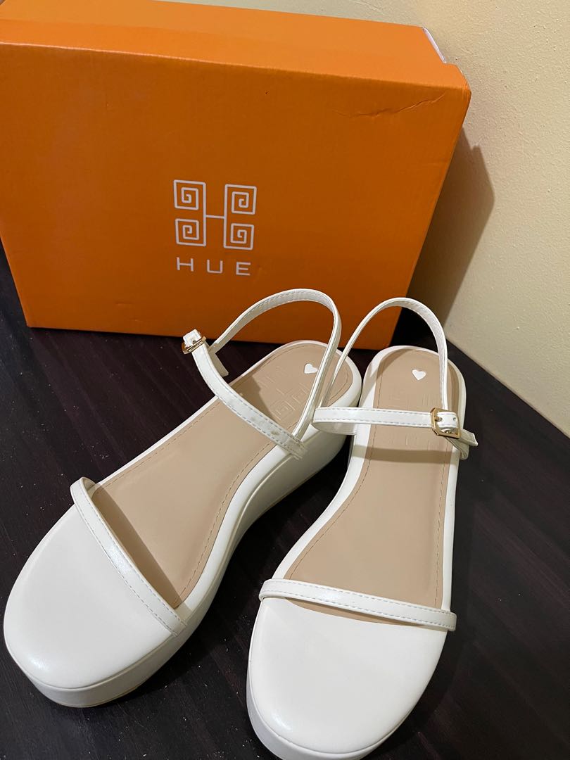 Hue Manila Sandals, Women's Fashion, Footwear, Sandals on Carousell