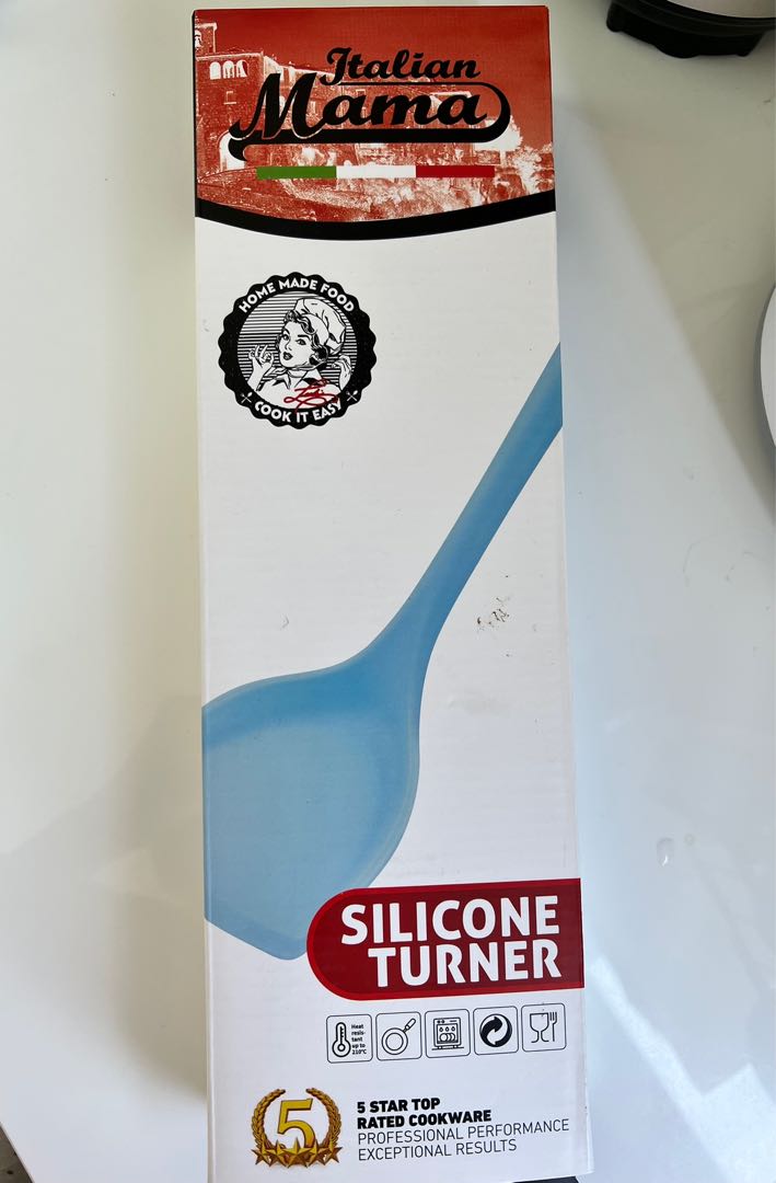 Italian mama Silicone Turner 矽膠鑊鏟, 傢俬＆家居, 廚具和餐具, 炊具及配件 - Carousell