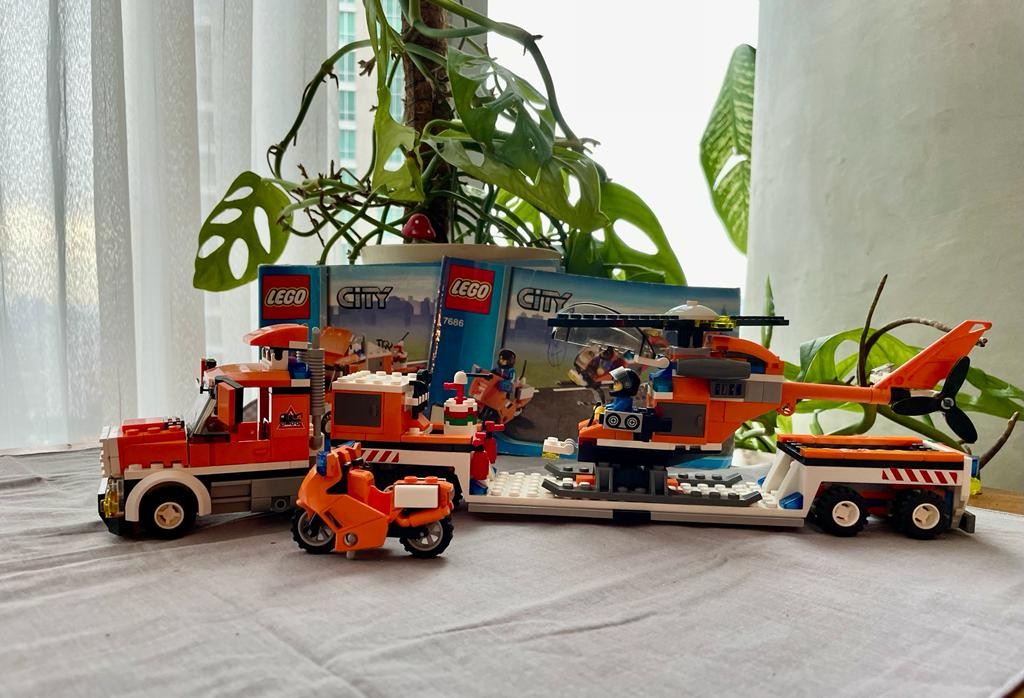 LEGO City Helicopter Transporter - 7686, Toys & Collectibles, Mainan di ...