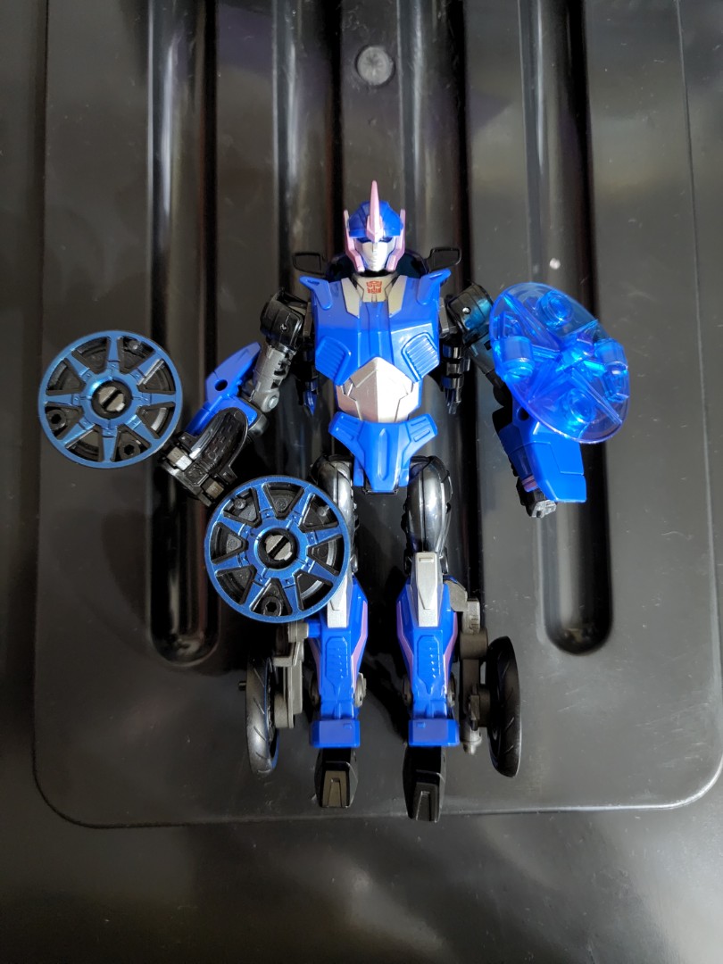 Transformers Legacy Arcee deluxe, Hobbies & Toys, Toys & Games on Carousell