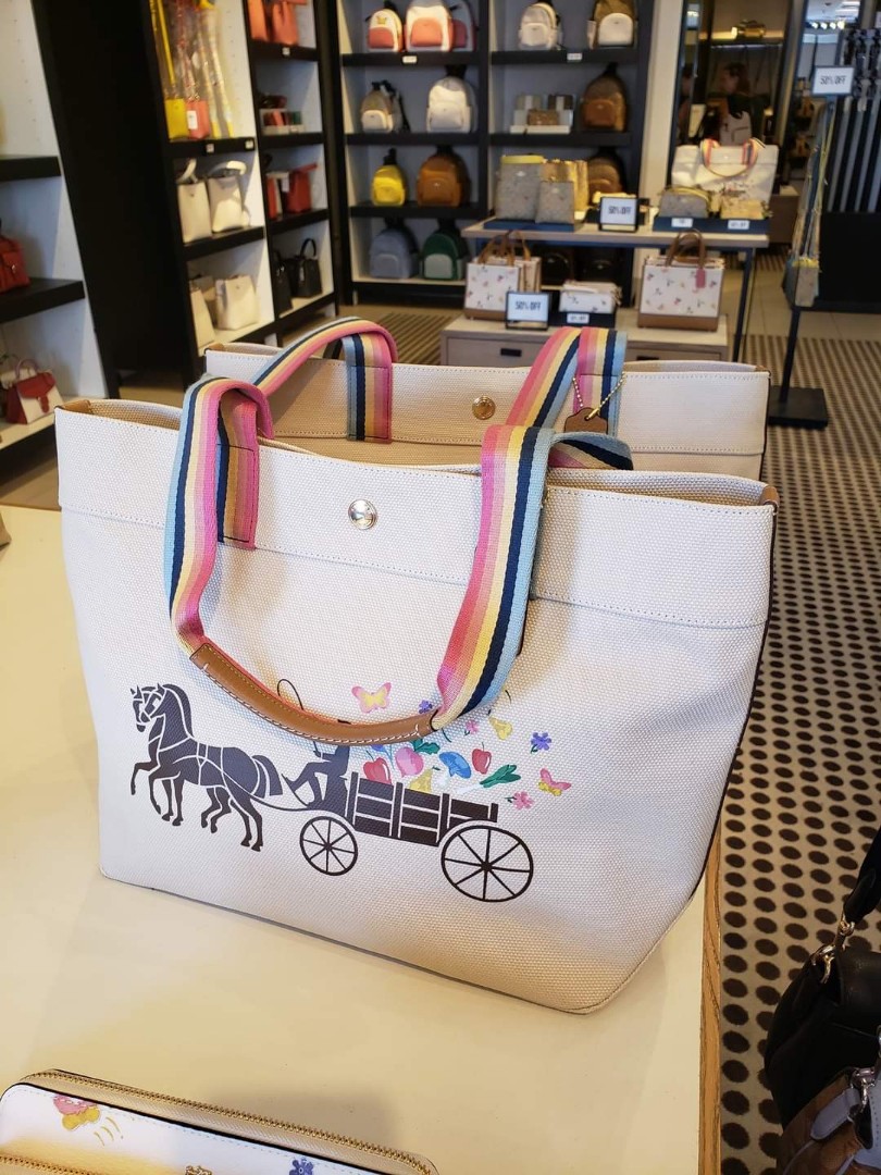 Coach veggie horse and carriage tote, Women's Fashion, Bags & Wallets ...