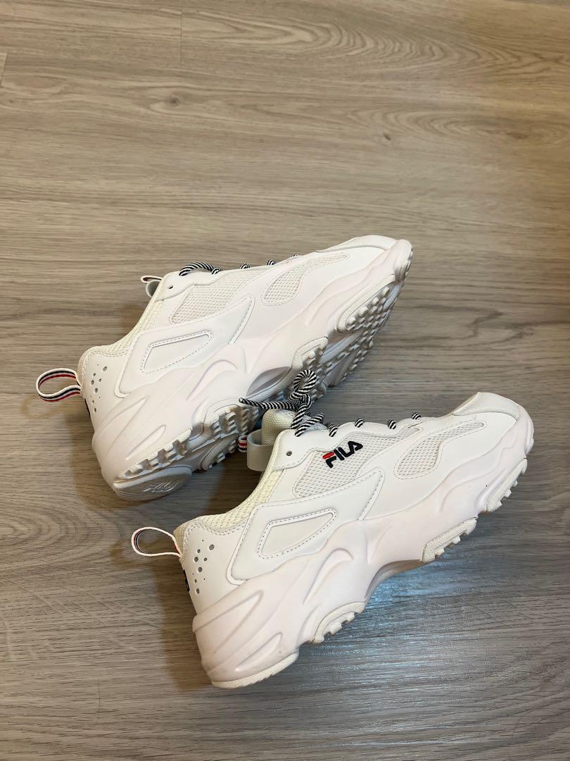 Filas Tracer Chunky Sneakers, Women's Fashion, Footwear, Sneakers on ...