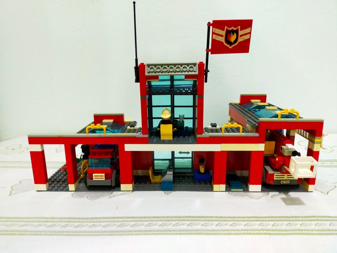 LEGO 7945 City Fire Station, Hobbies & Toys, Collectibles & Memorabilia ...