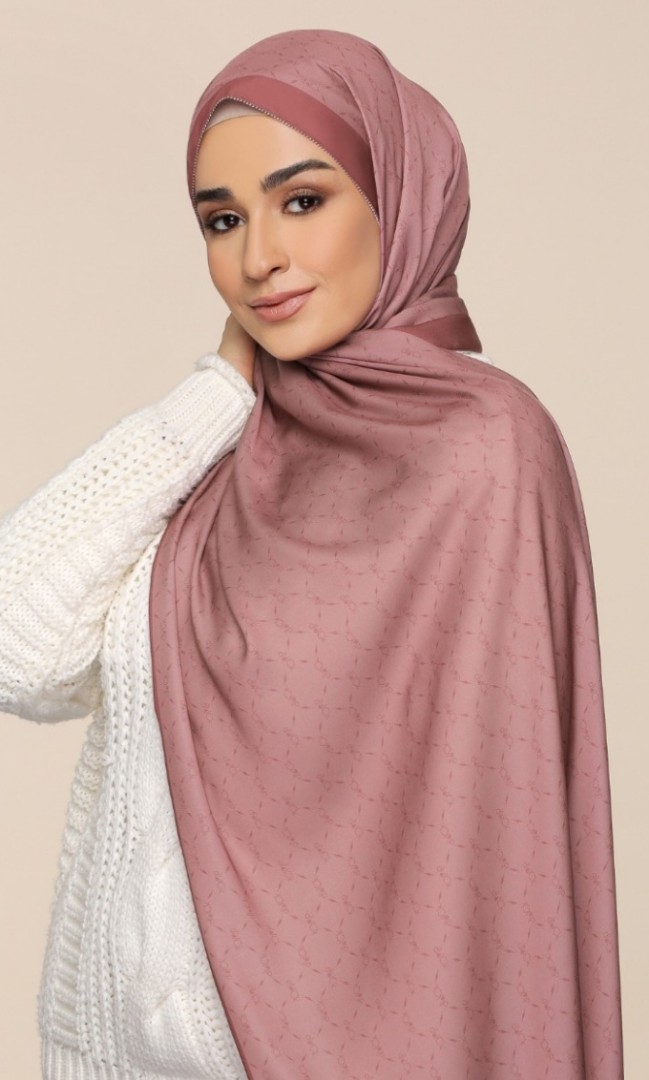 Monogram Duck Shawl in Copper, Women's Fashion, Muslimah Fashion ...