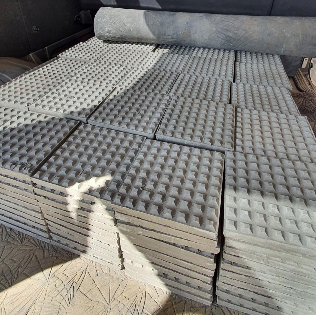 NON-SKID WAFFLE CONCRETE TILES, Furniture & Home Living, Home Decor ...