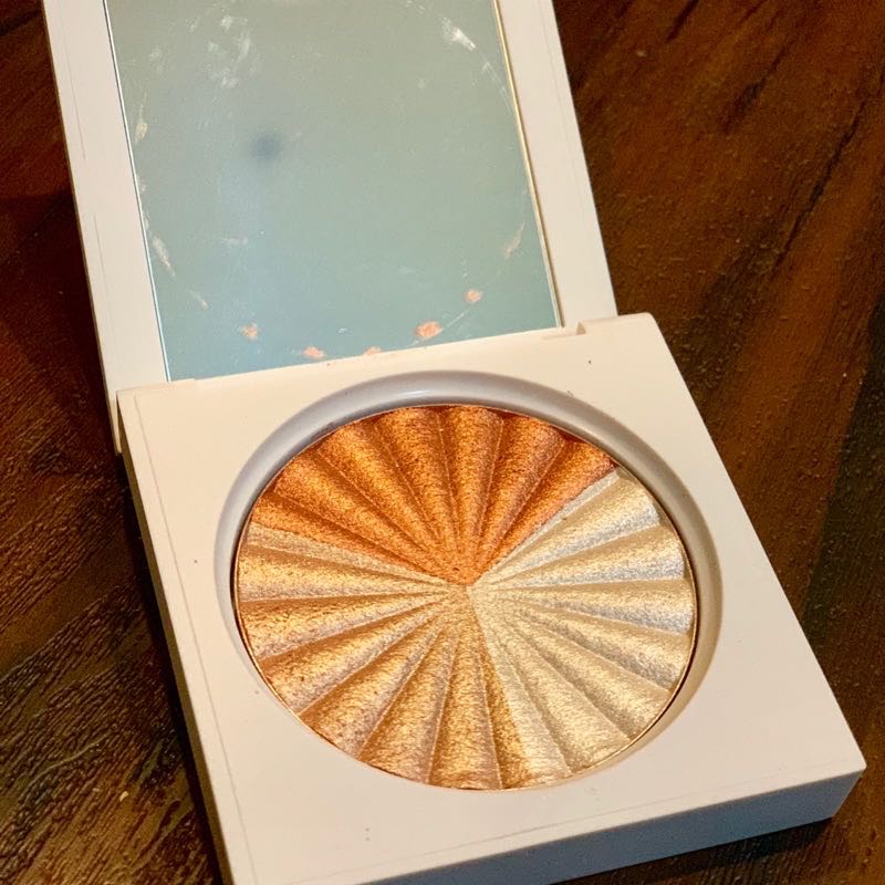 Ofra X Nikkietutorials 璀璨Everglow 三色打亮/眼影盤, 她的時尚, 珠寶、飾品與收納, 飾品收納在旋轉拍賣